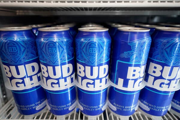 AB InBev может потерять 15% полок из-за бойкота Bud Light